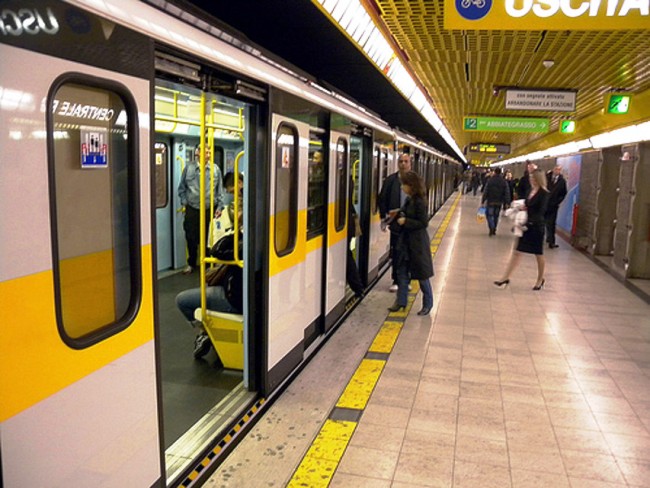 Allarme bomba in metropolitana: evacuata la stazione Duomo sulla linea ...