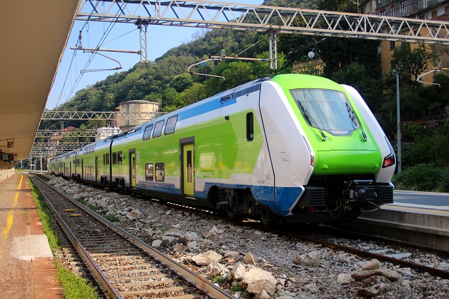 Treno fermo per sovraffollamento ad Abbiategrasso, Trenord si scusa con ...