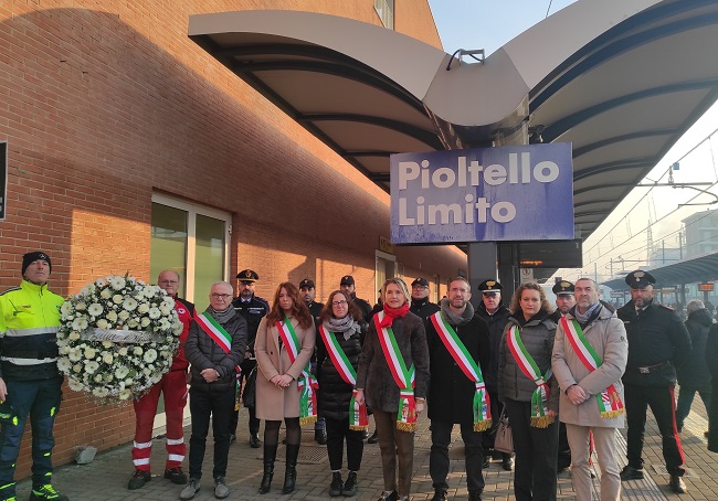 Pioltello ricorda le vittime del disastro ferroviario del 2018 ...